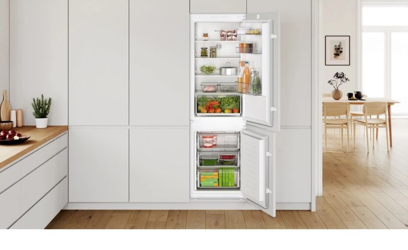 Bosch KIN86NSE0G 54.1cm 60/40 Built-In Frost Free Fridge Freezer